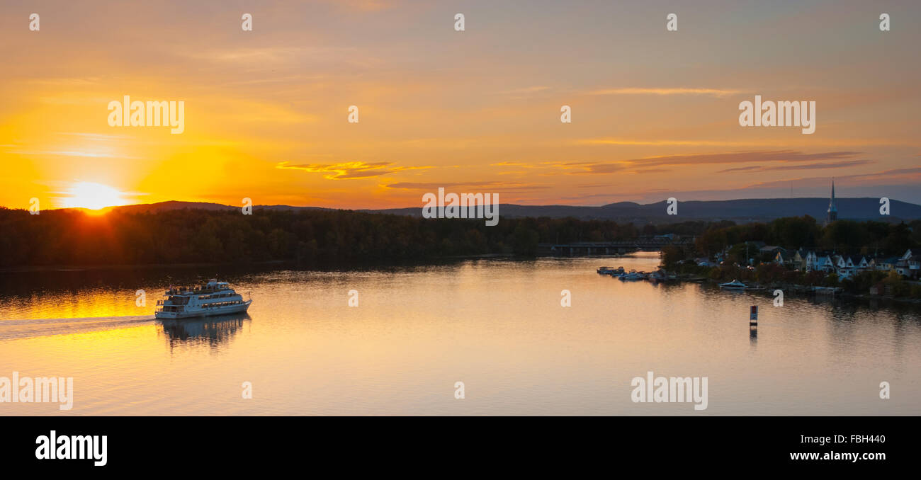 Ottawa evening, riverboat sunset Stock Photo - Alamy