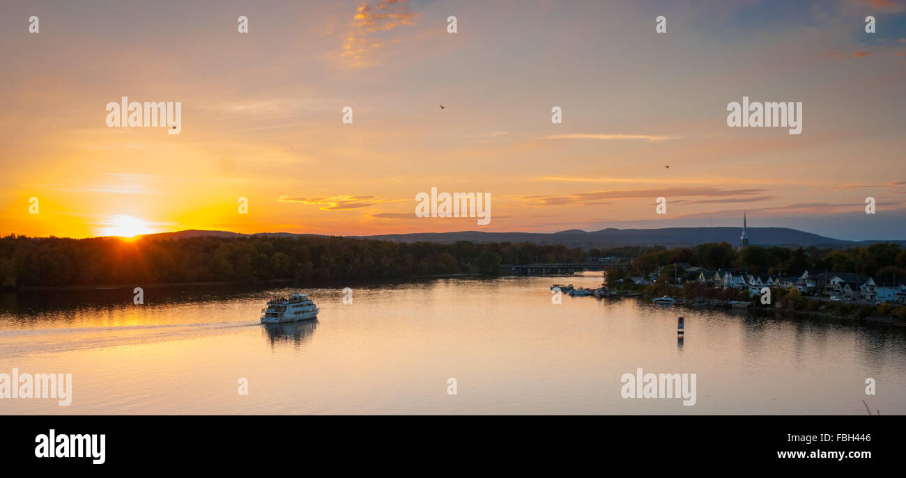 Ottawa evening, riverboat sunset Stock Photo - Alamy