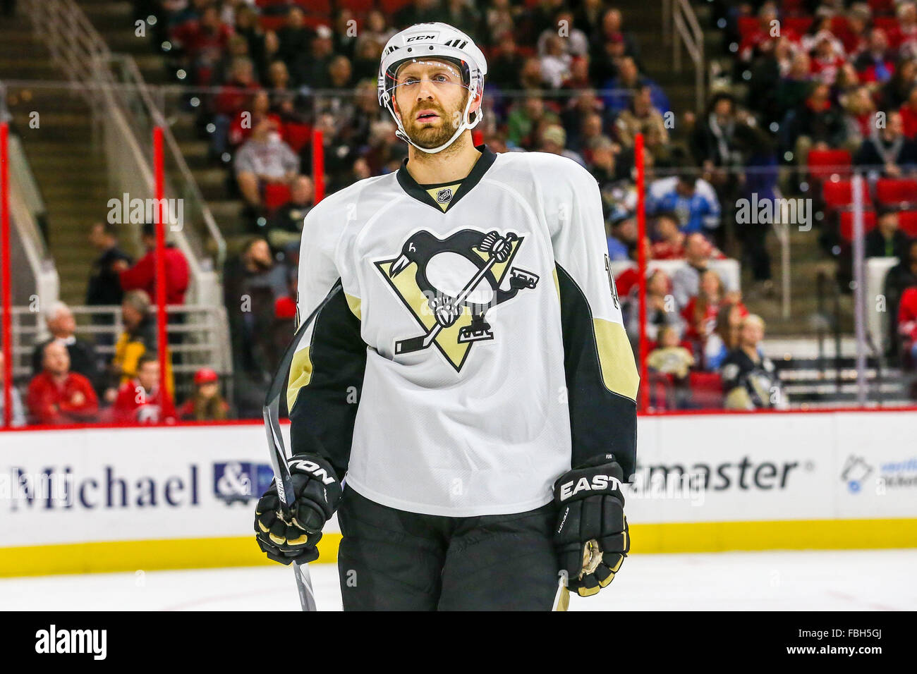 Raleigh, North Carolina, USA. 12th Jan, 2016. Pittsburgh Penguins right ...