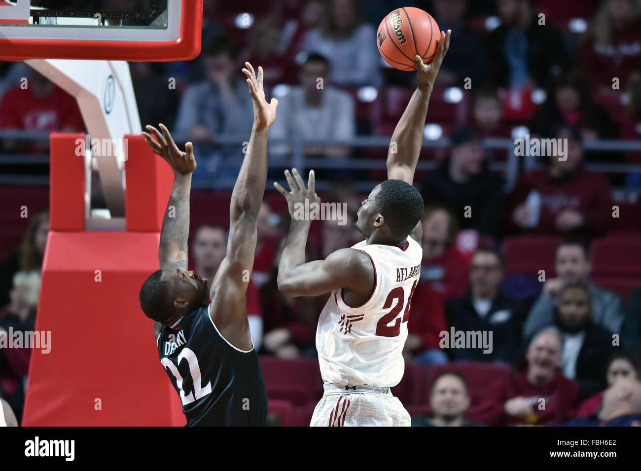 Philadelphia, Pennsylvania, USA. 16th Jan, 2016. Temple Owls center ...