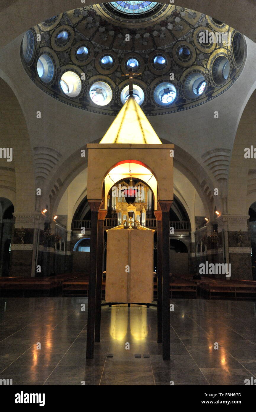 Altar in the Rosary Basilica in Lourdes, France Stock Photo - Alamy