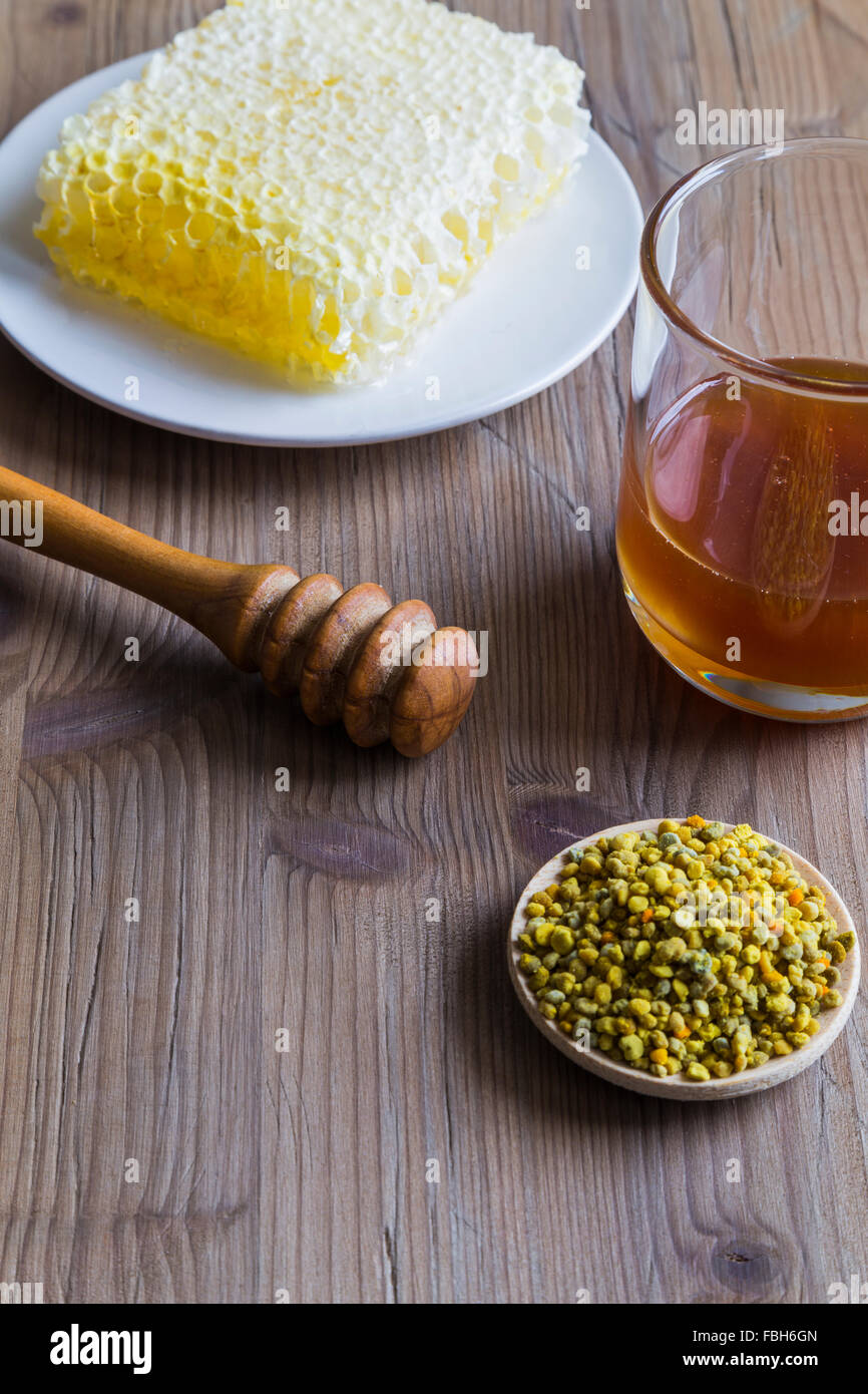 Honey bee pollen and honeycomb Stock Photo - Alamy