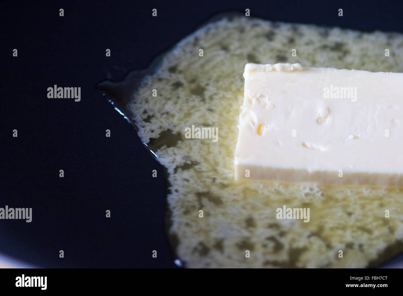 Butter melting in a pan Stock Photo - Alamy