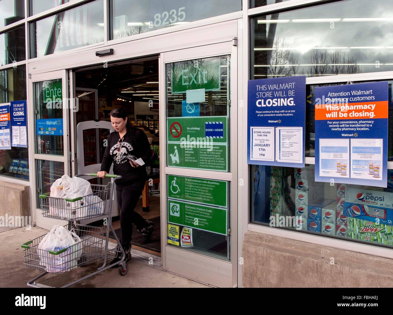 Walmart neighborhood market hi-res stock photography and images - Alamy