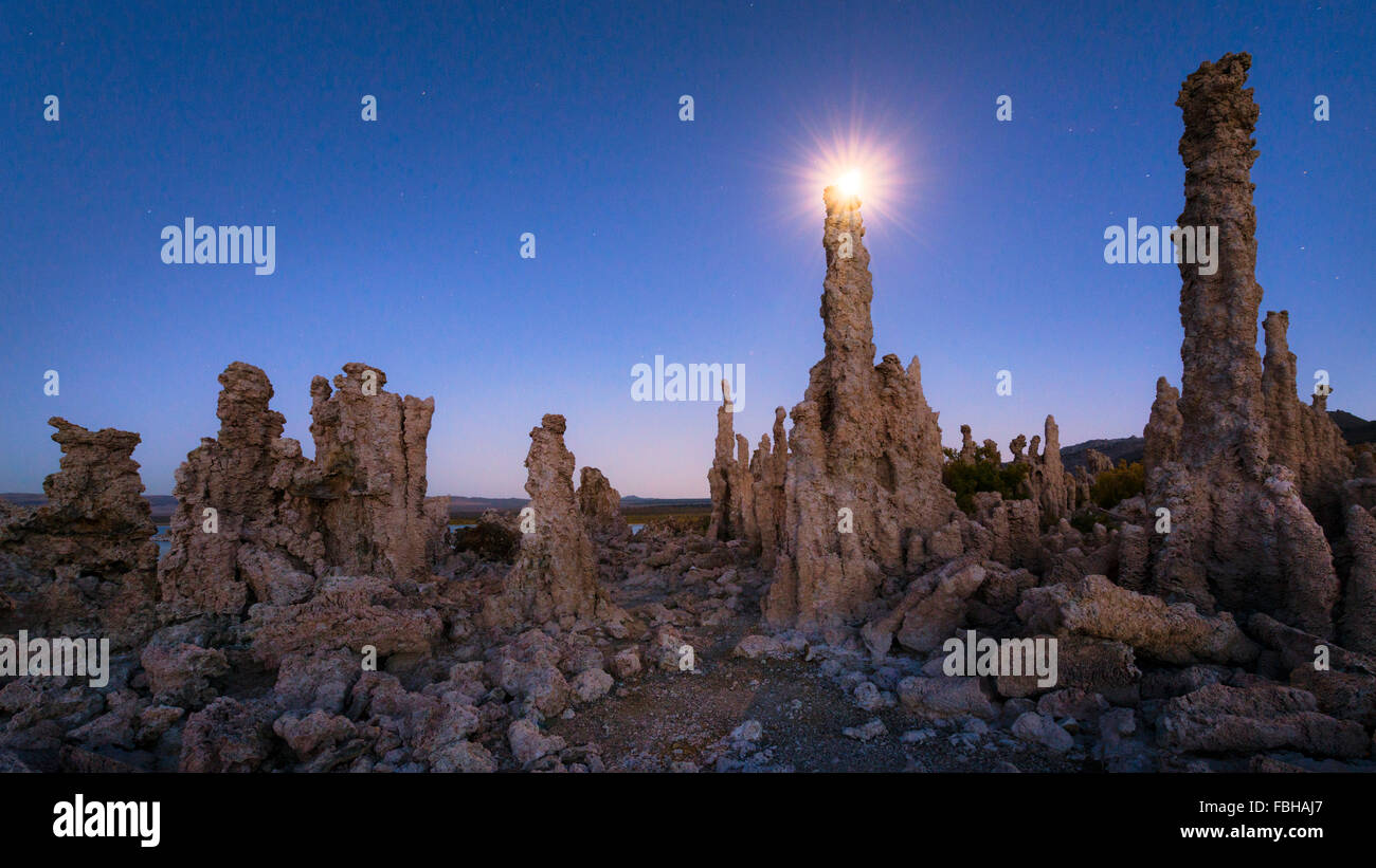 USA, America, California, Mono Lake, full moon, weird, shapes, pillars ...