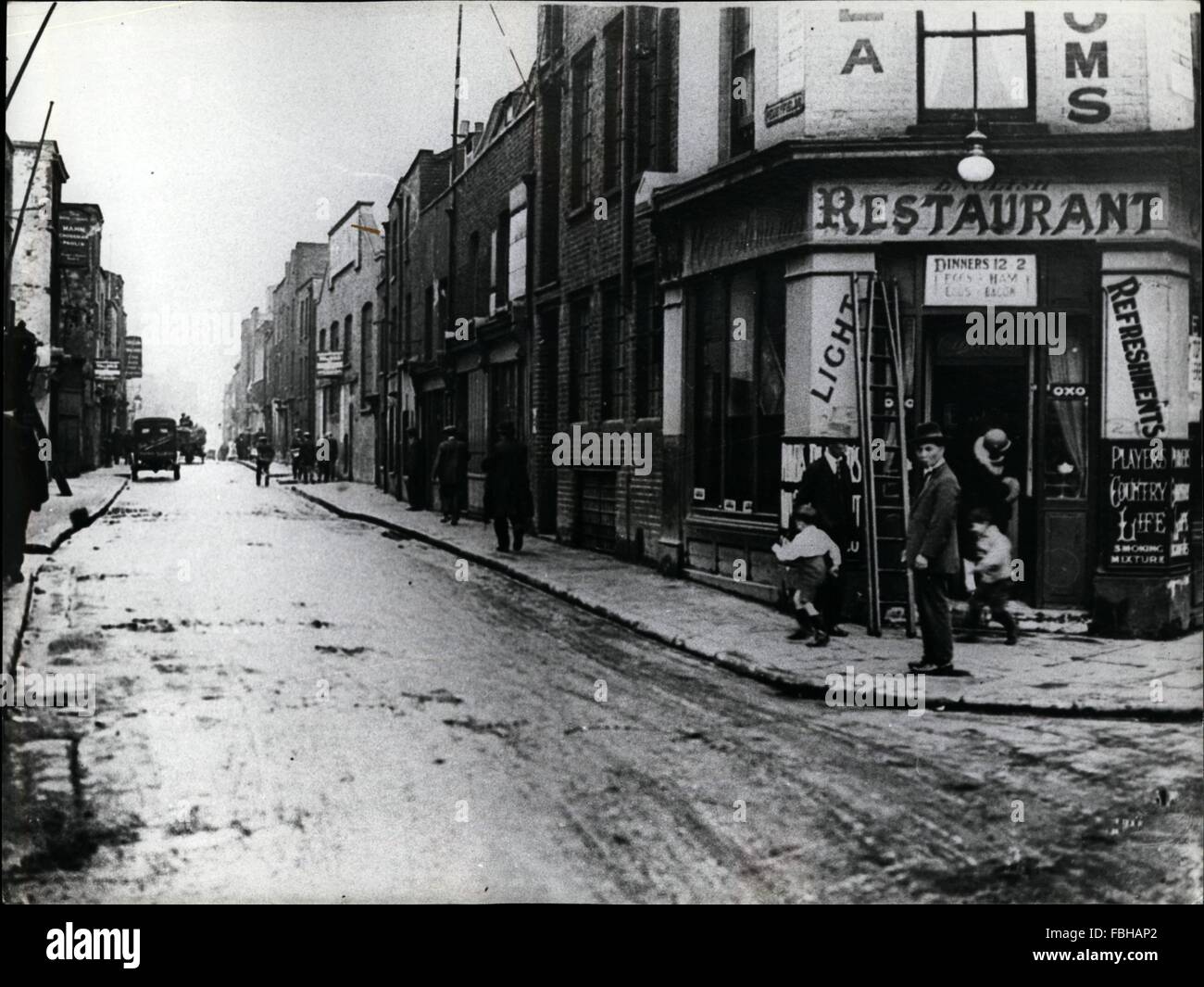 1925 - London In The Twenties: Street scene in Penny fields, East ...