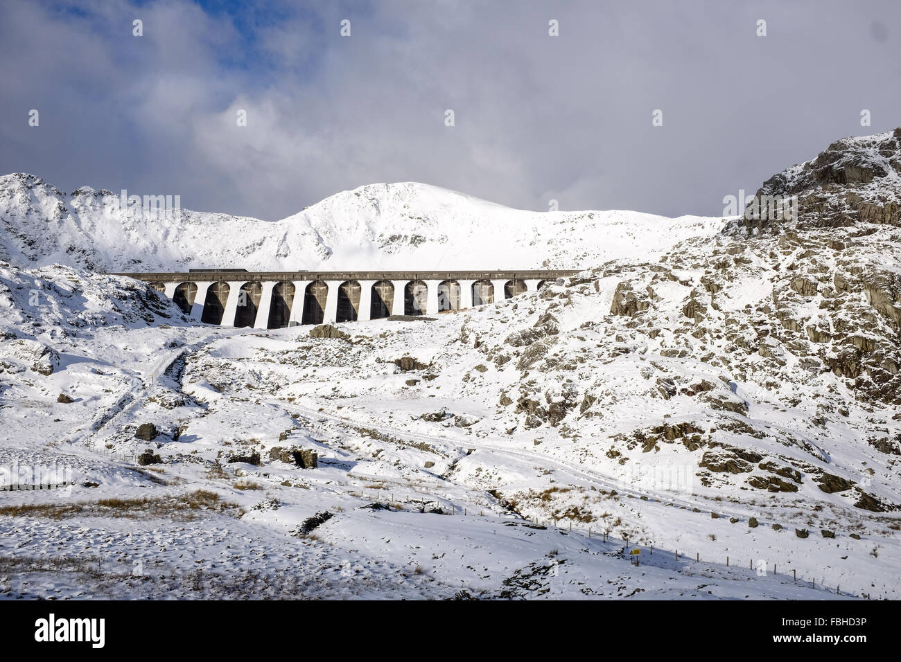 Stwlan Dam in the Snow Stock Photo - Alamy
