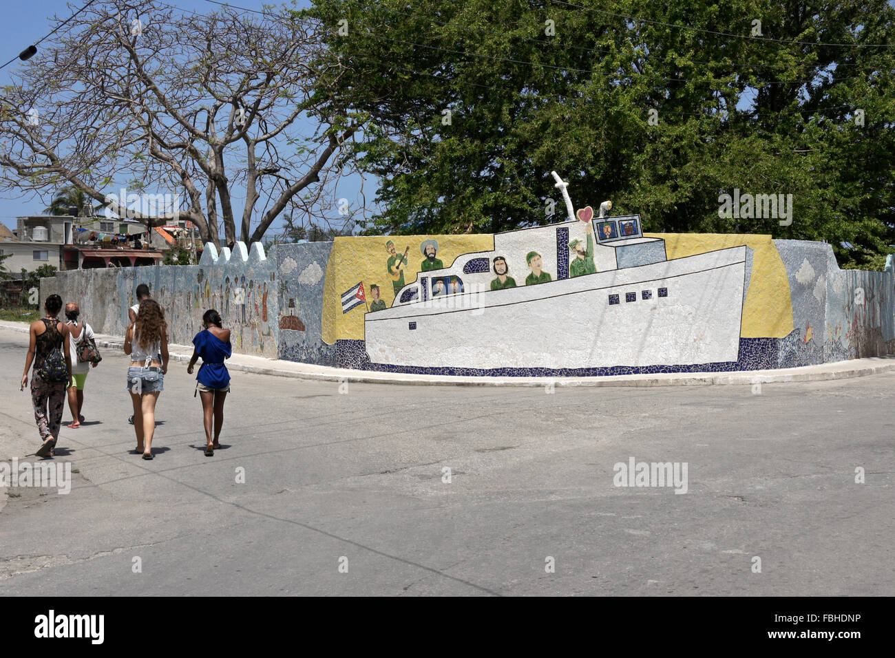 Mosaic mural of Granma boat and revolutionaries by Jose Fuster ...