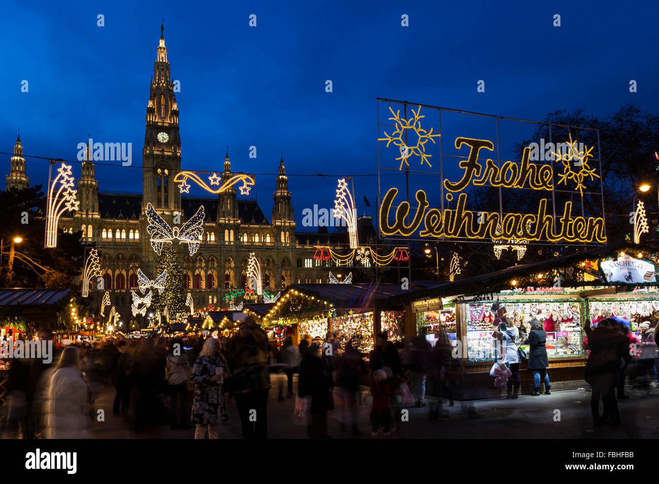 Viennese christmas market city hall hi-res stock photography and images ...