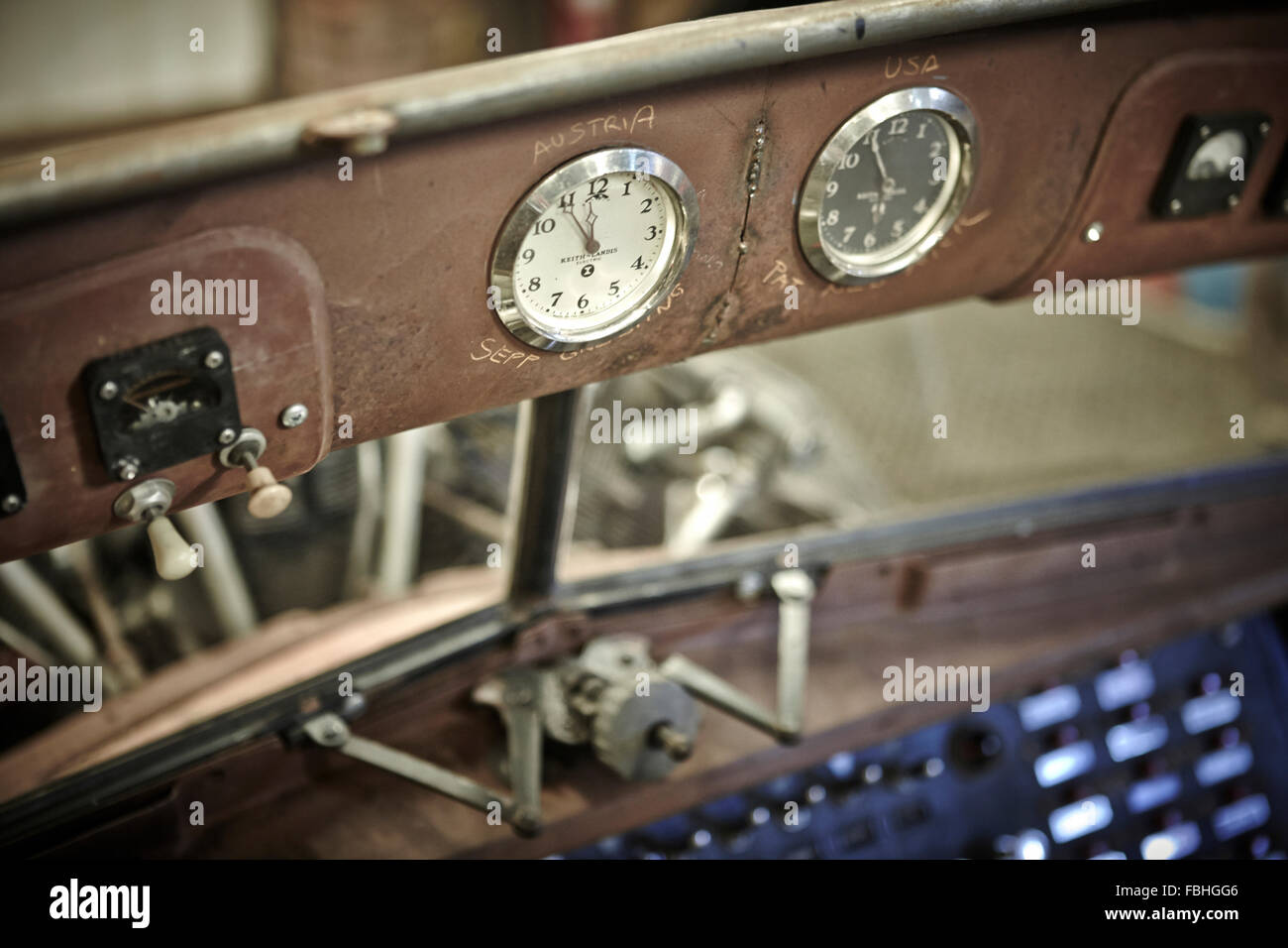 Airplane built up hi-res stock photography and images - Alamy