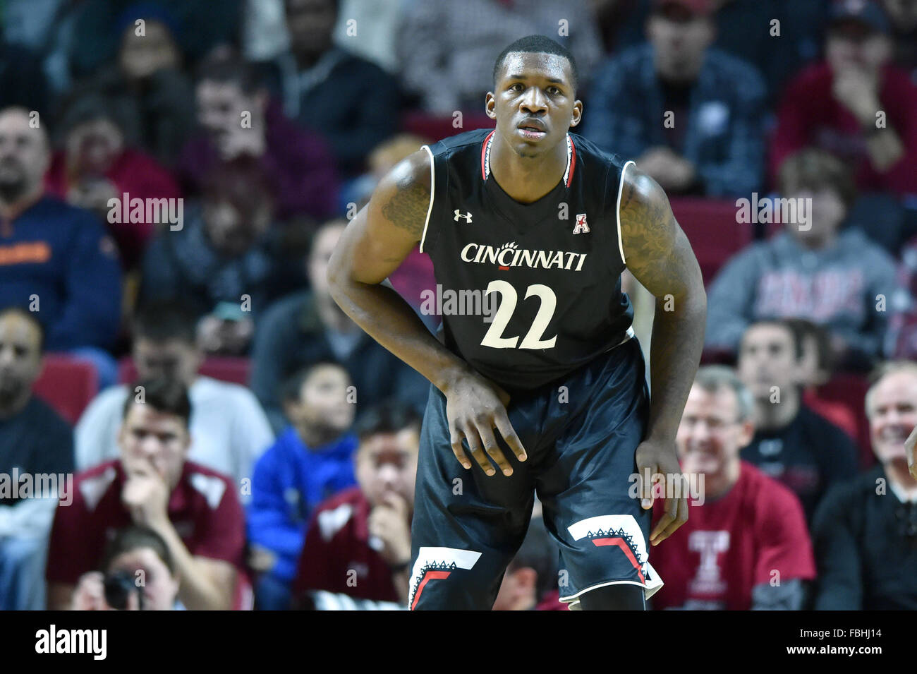 Philadelphia, Pennsylvania, USA. 16th Jan, 2016. Cincinnati Bearcats ...