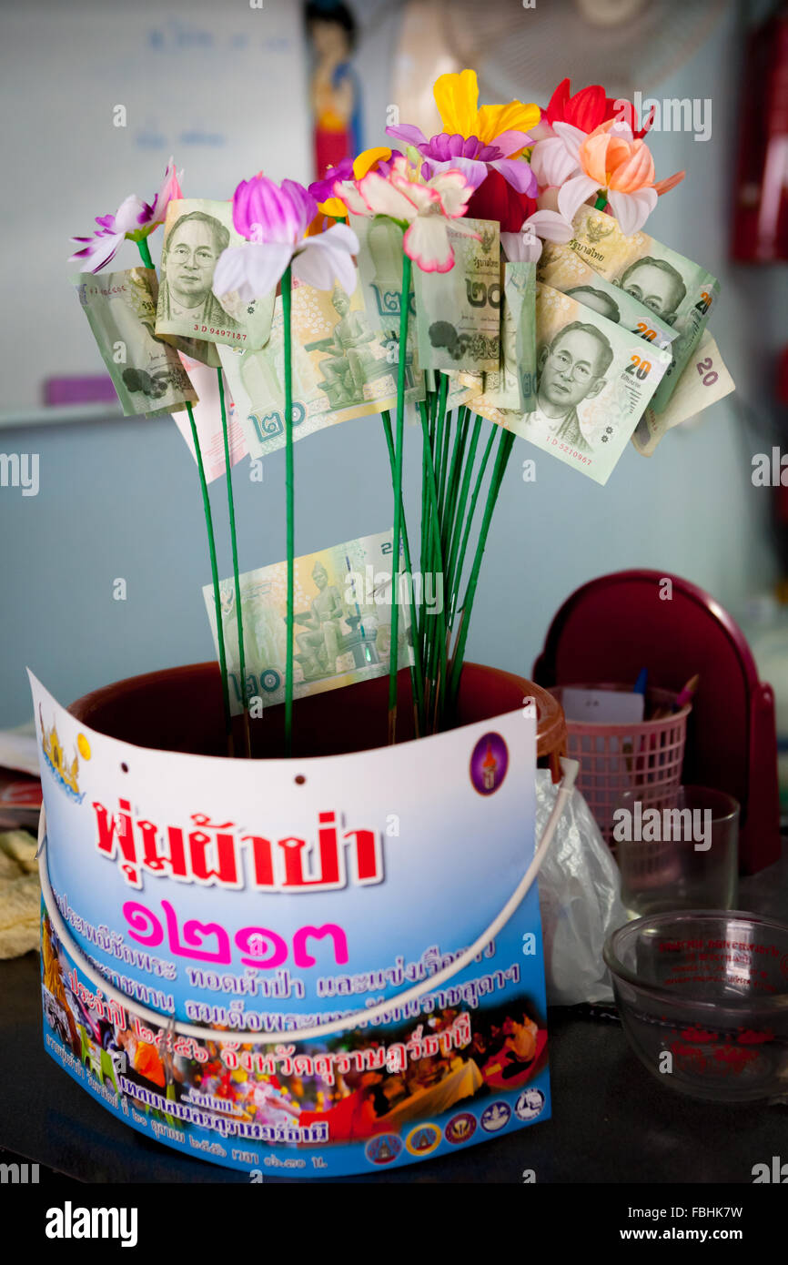 Offering symbols hi-res stock photography and images - Alamy