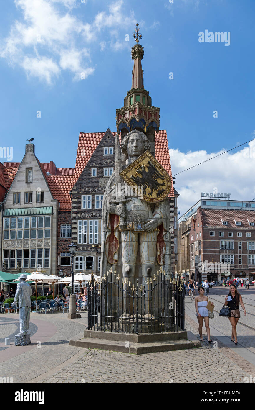 Roland statue on the market square, Bremen Stock Photo - Alamy