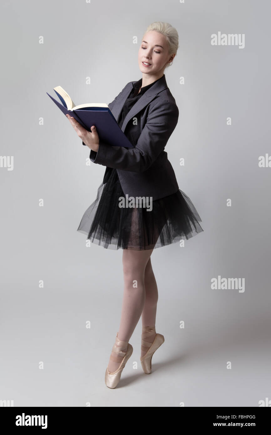 Ballet ballerina reading hi-res stock photography and images - Alamy