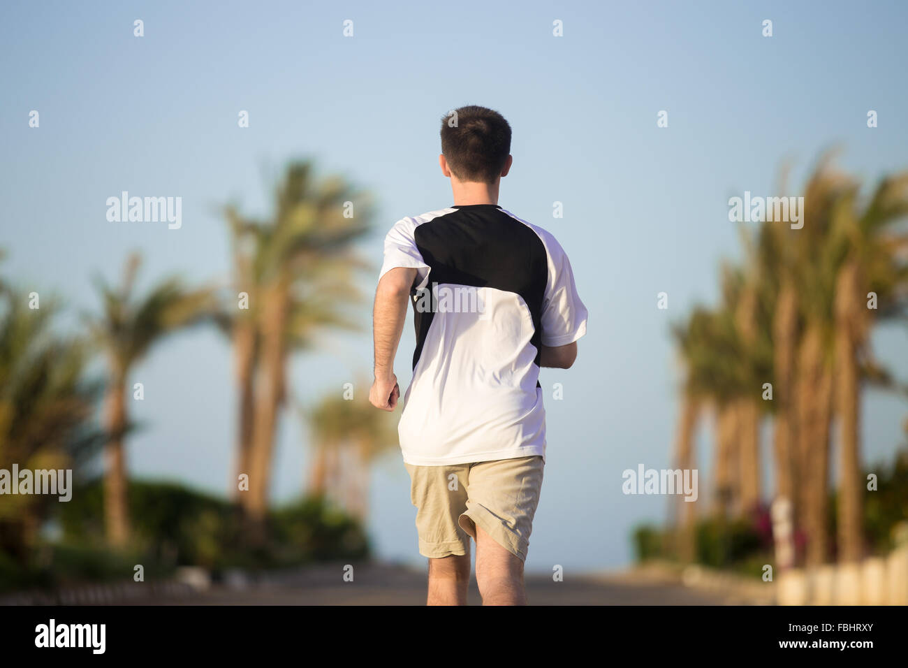 Fit young guy, jogging outdoors hi-res stock photography and images - Alamy Fit young guy, jogging outdoors hi-res stock photography and images - Alamy