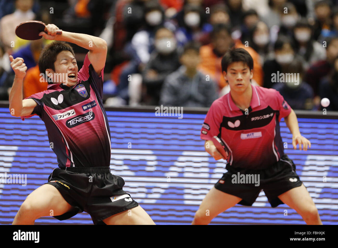 Tokyo Metropolitan Gymnasium, Tokyo, Japan. 16th Jan, 2016. (L-R) Jun ...