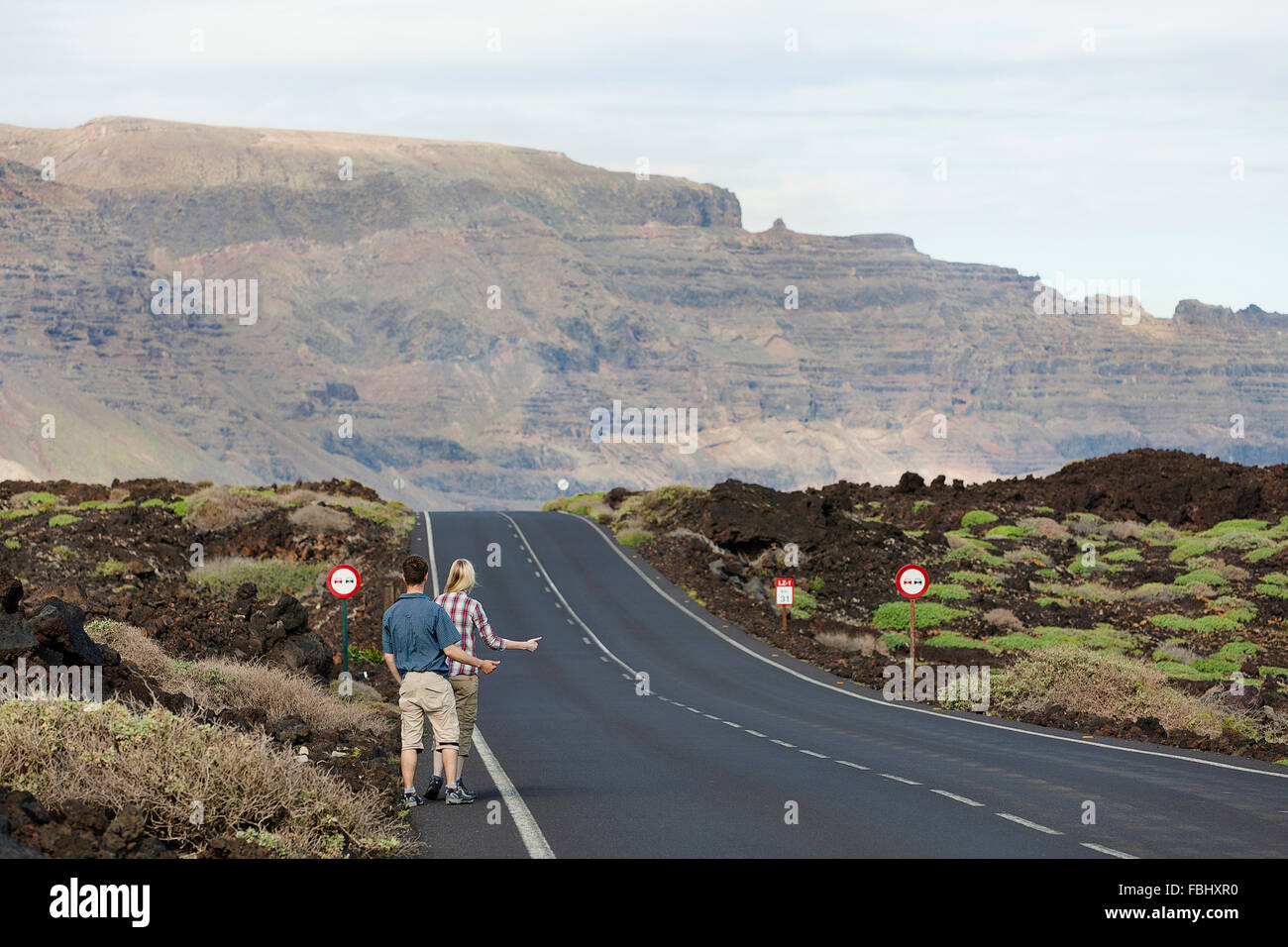 young couple hitchhiking Stock Photo - Alamy