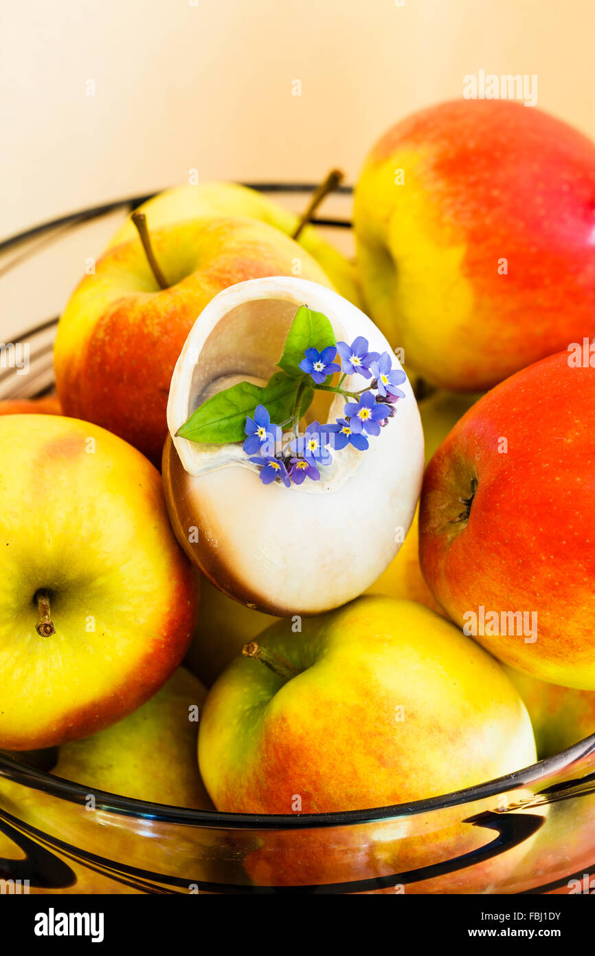 Vase with apples hi-res stock photography and images - Alamy