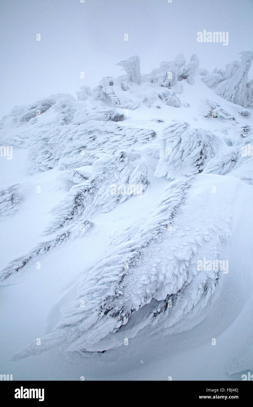 Ice crystals on rocks hi-res stock photography and images - Alamy