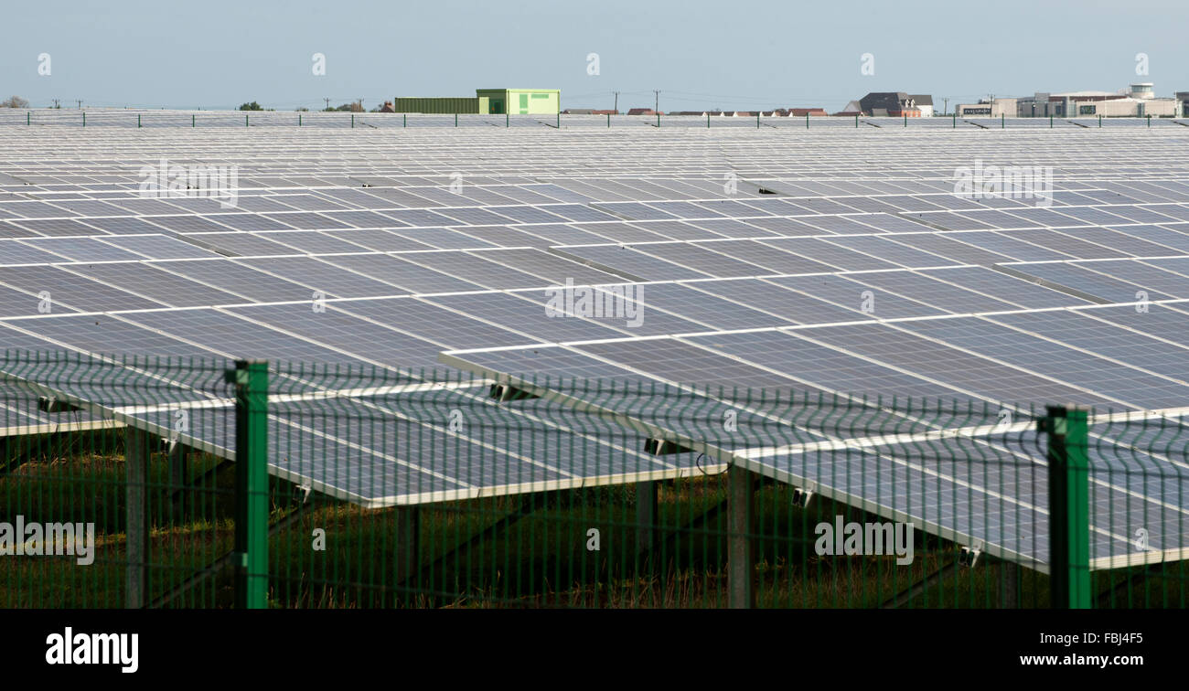 Solar panel modules hi-res stock photography and images - Alamy