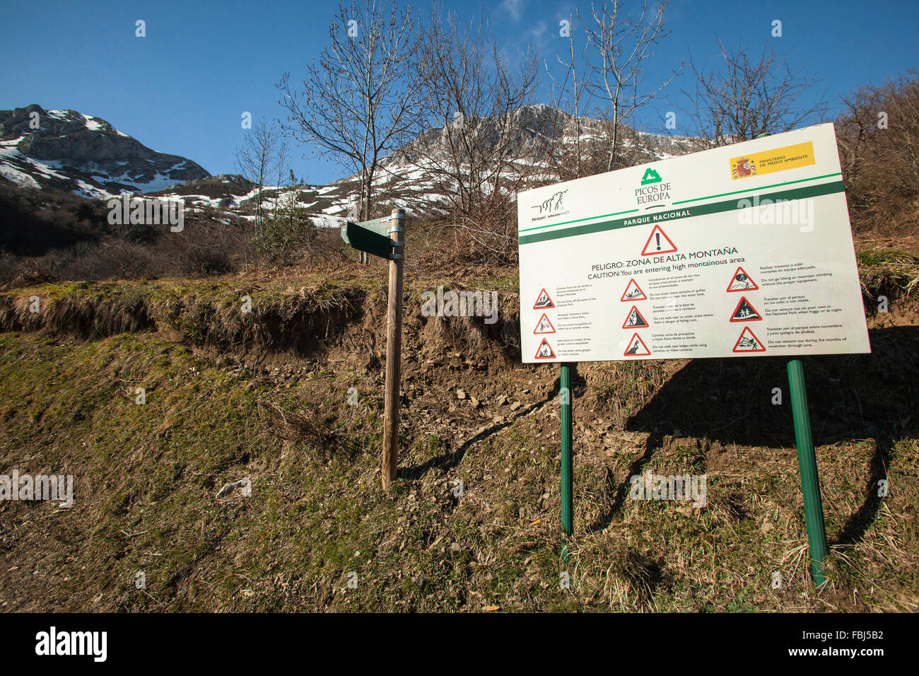 Warning sign in mountain landscape, trekking, path, way, Senda ...