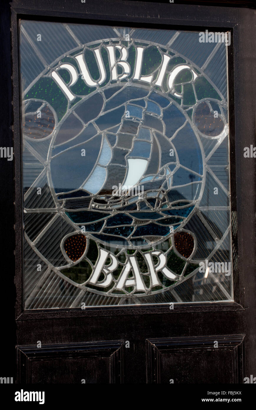 Pub glass window hi-res stock photography and images - Alamy