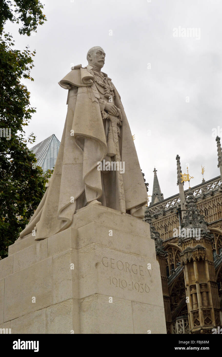 Statue of King George V in Old Palace Yard, Westminster, London, UK ...