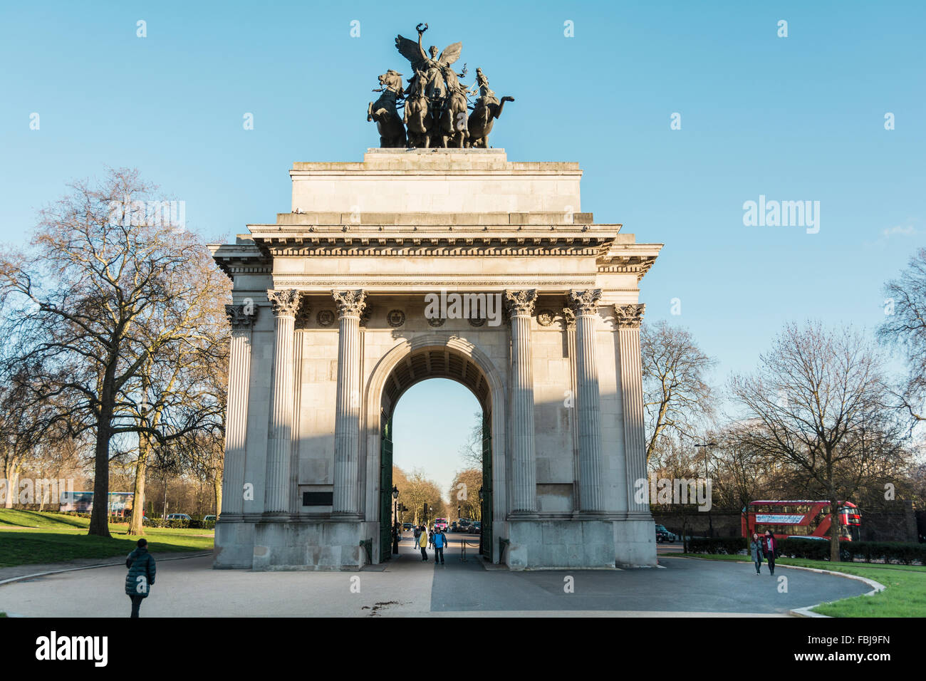 The Wellington Arch at Hyde Park Corner London - The Quadriga by Adrian ...