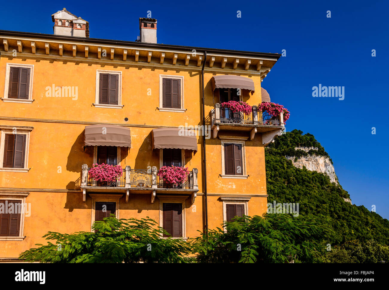 Lakeside facade hi-res stock photography and images - Alamy