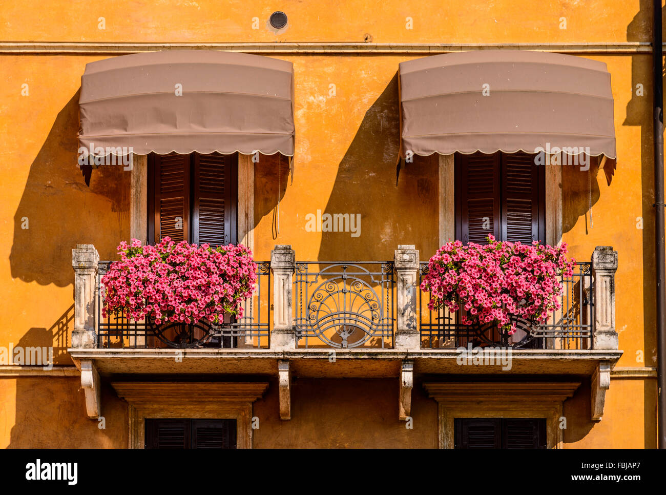 Italy, Veneto, Lake Garda, Garda, lakeside promenade, house facade ...