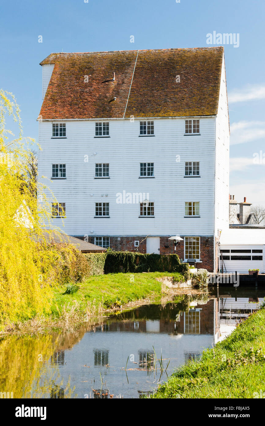 Wickhambreaux watermill in Kent. Four story Clapboard water mill with ...