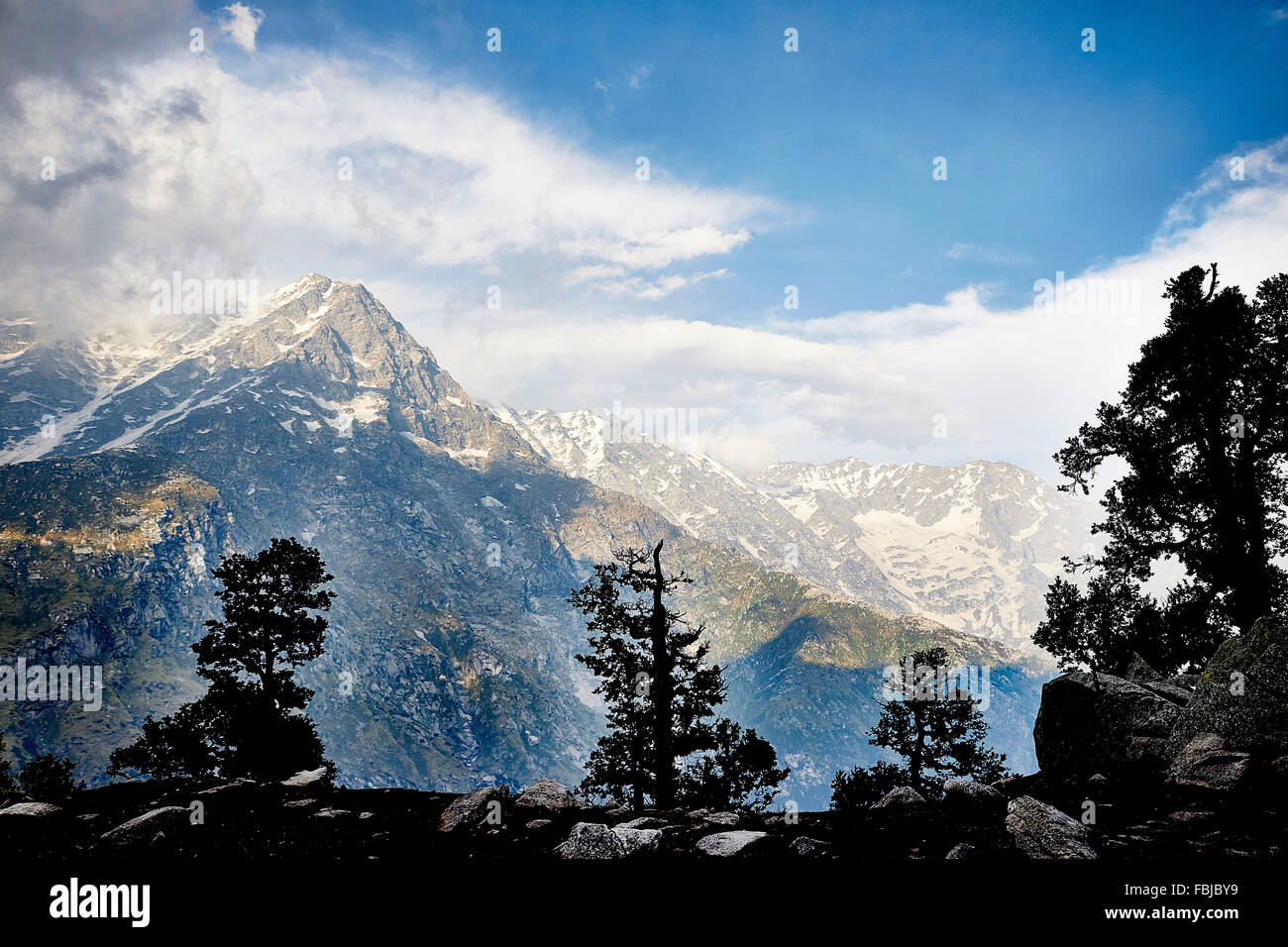 the Indian Himalayas, Indrahar pass, snow summit, Dhauladhar, Himachal ...