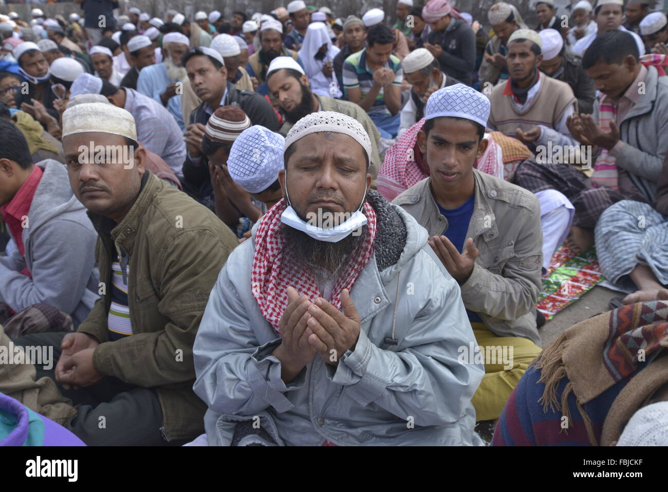 Bangladeshi Muslim devotee participates in Akheri Munajat, or last ...