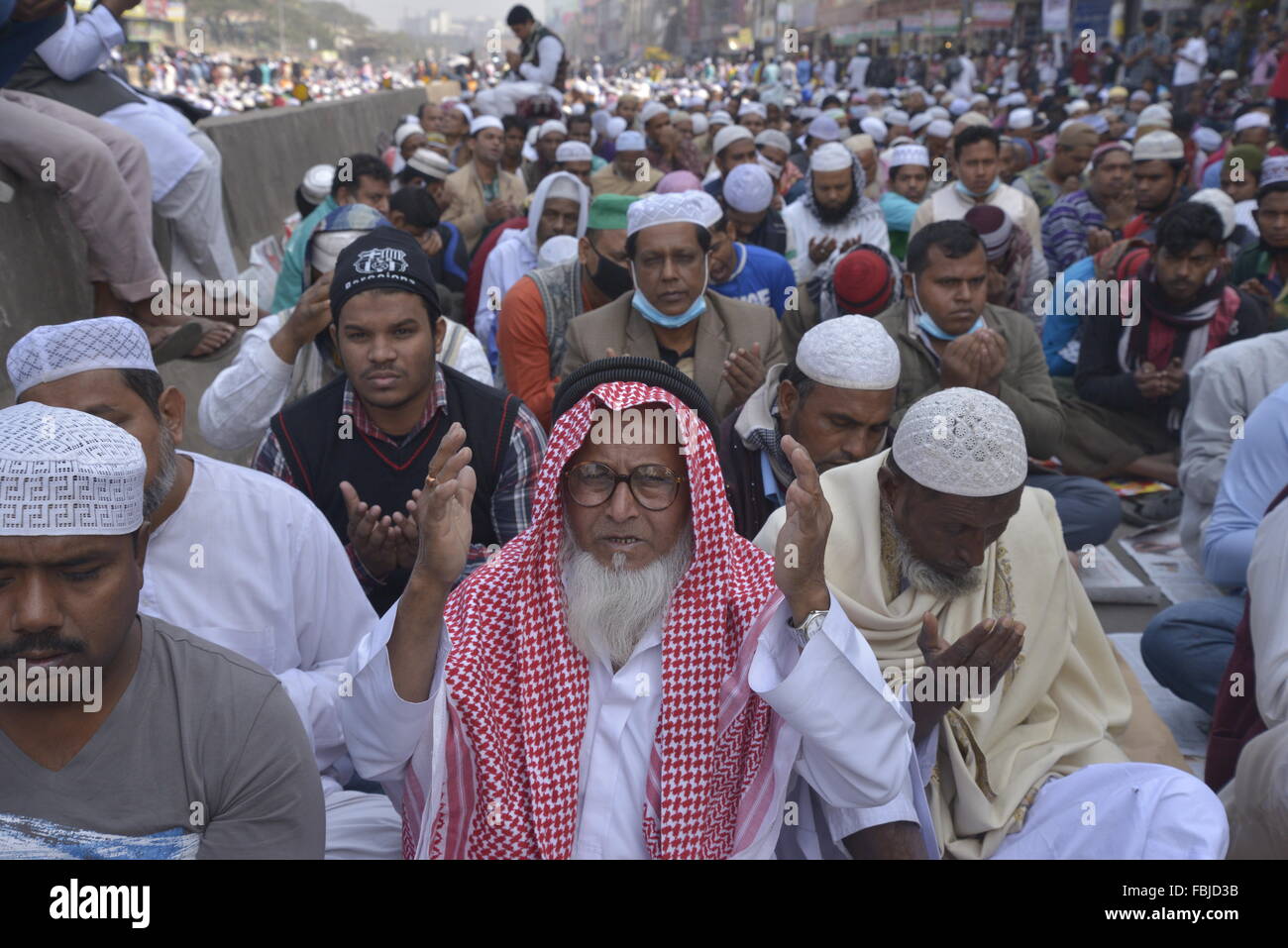 Bangladeshi muslim devotee hi-res stock photography and images - Alamy