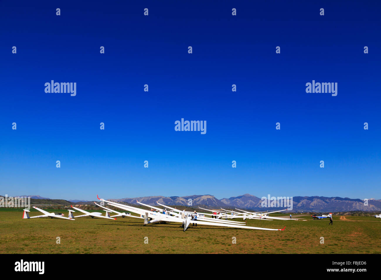Gliders on the start grid waiting to launch at Sisteron gliding club ...