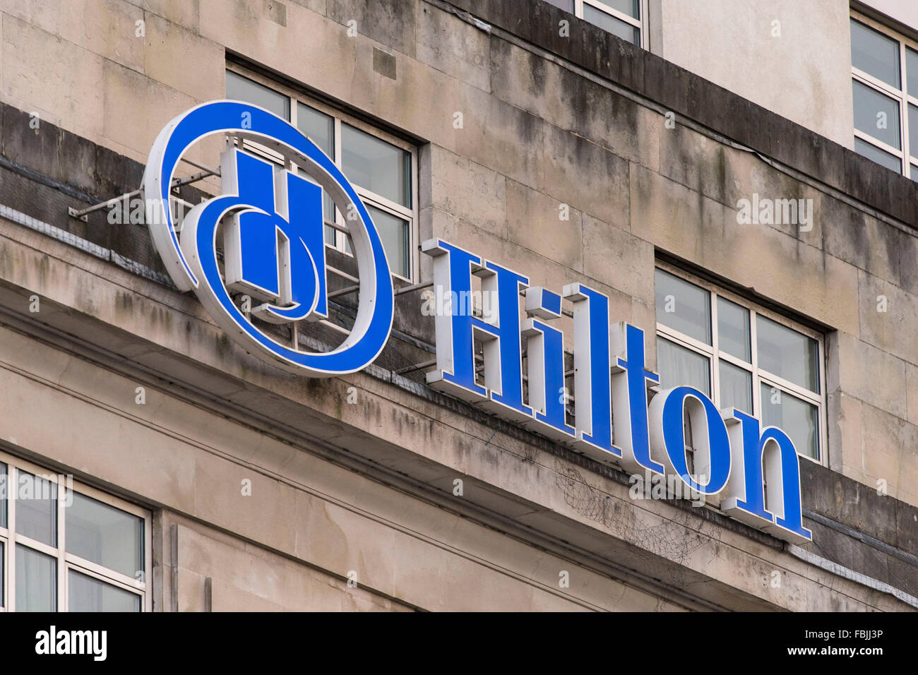 Hilton hotel logo sign hi-res stock photography and images - Alamy