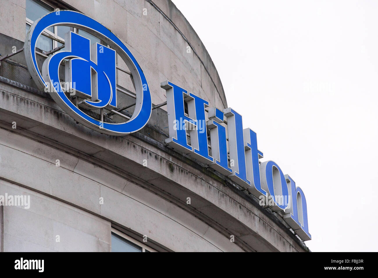 Hilton hotel logo sign hi-res stock photography and images - Alamy