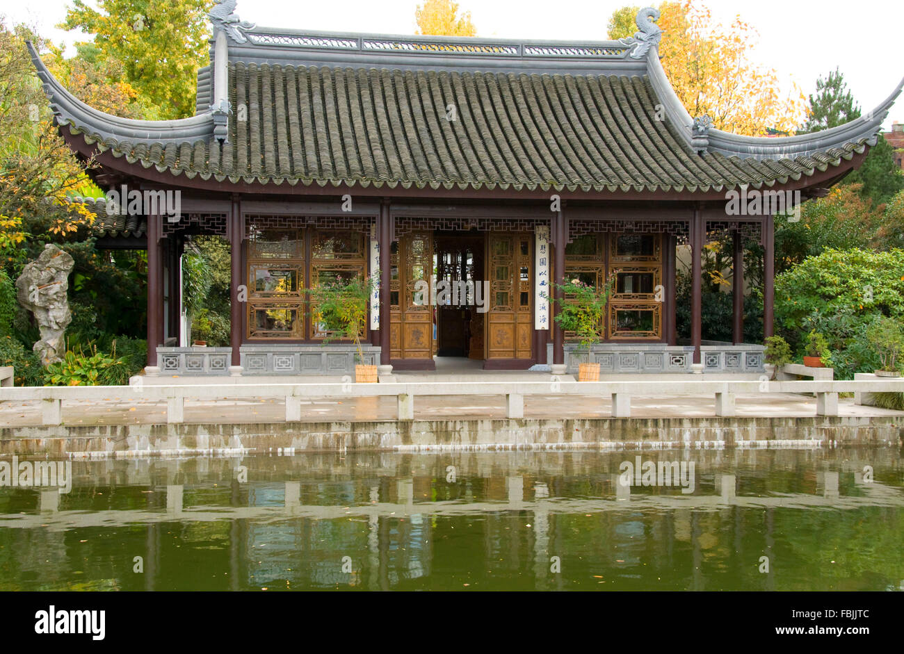 Pavilion, Lan Su Chinese Garden, Portland, Oregon Stock Photo - Alamy
