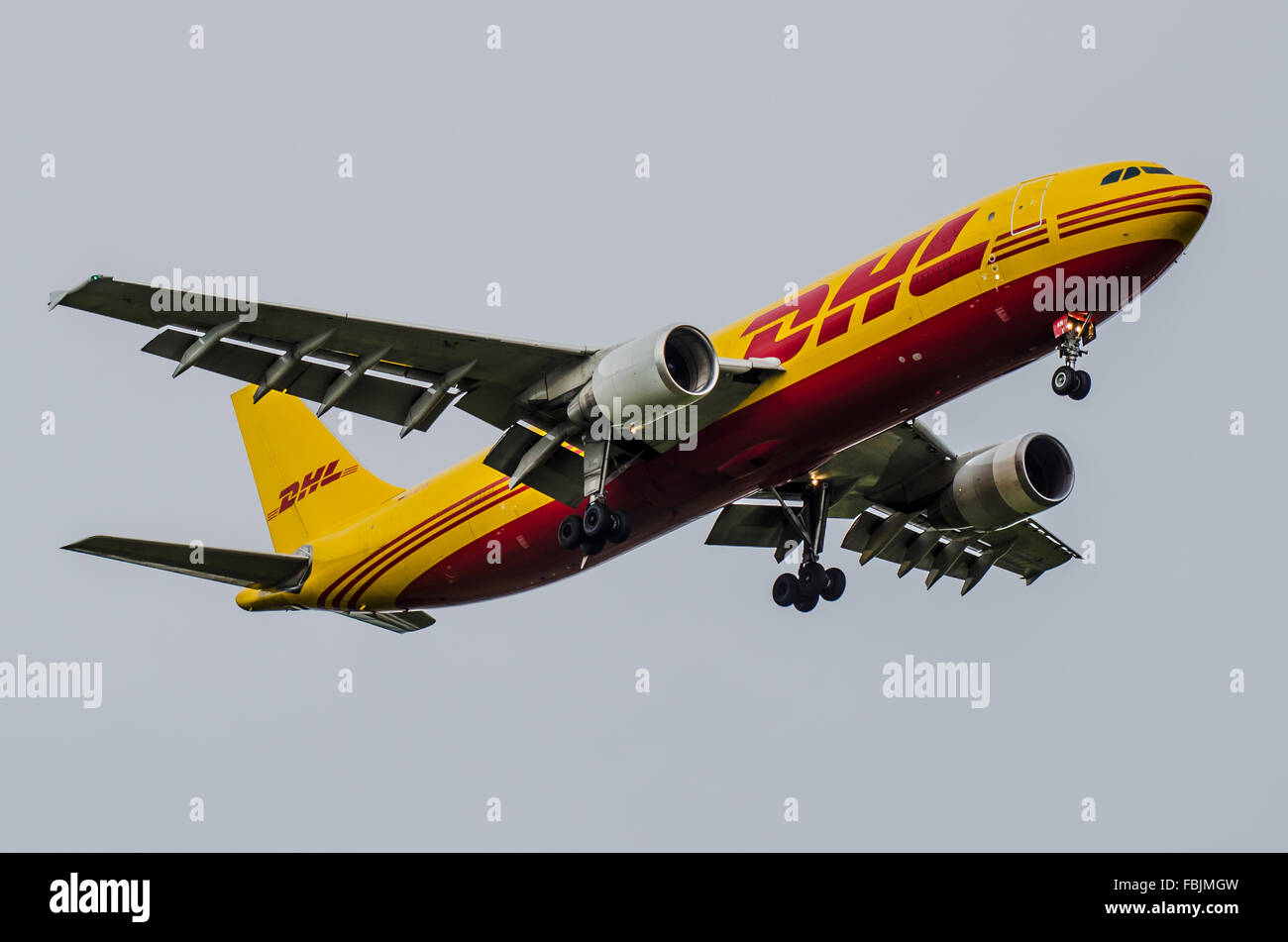 EAT Leipzig (in DHL colours) Airbus A300 B4-622R(F) - D-AEAN coming in ...