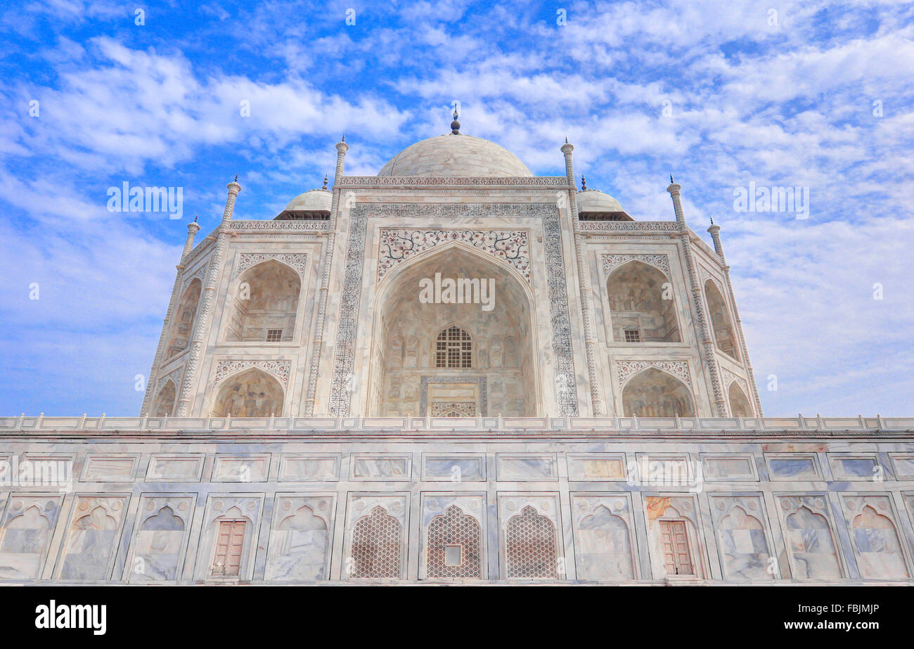Taj mahal at an angle hi-res stock photography and images - Alamy