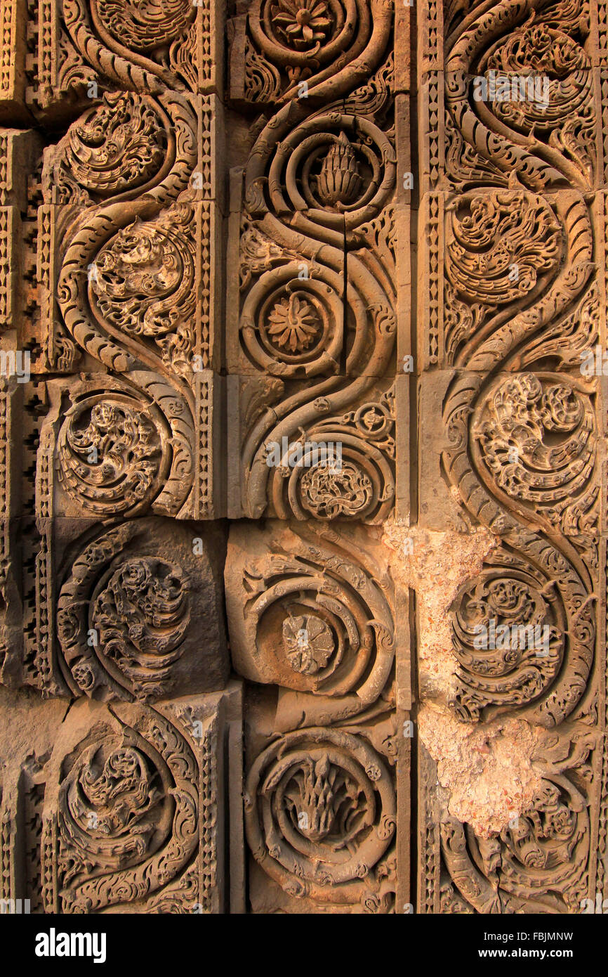 The art on the walls of Qutb complex or Qutub Minar Complex, UNESCO ...