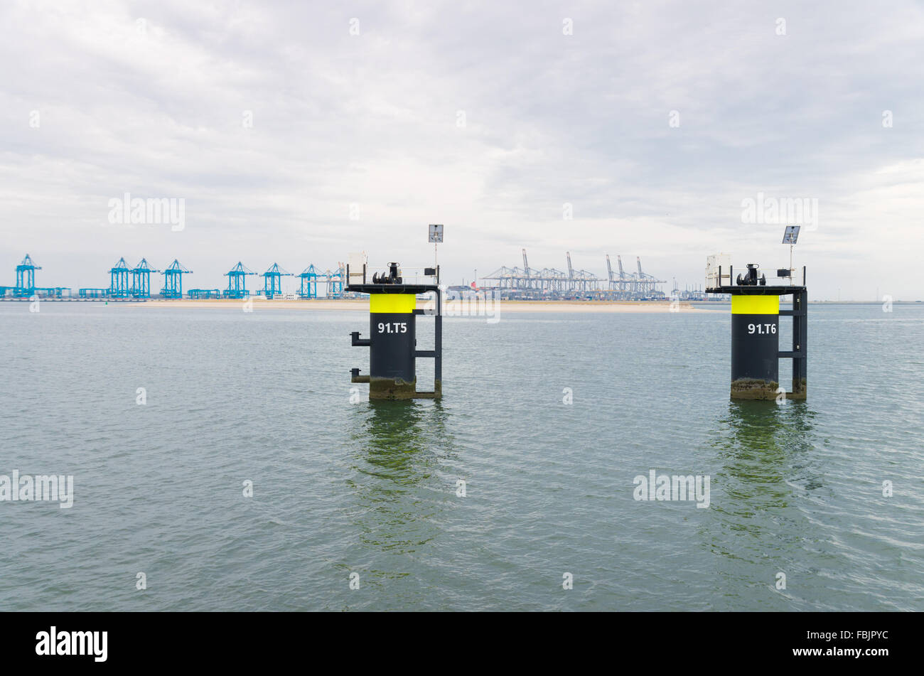 Concrete mooring posts hi-res stock photography and images - Alamy