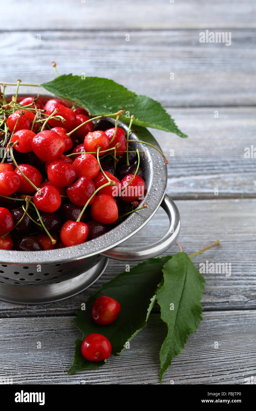 Red summer fruits hi-res stock photography and images - Alamy
