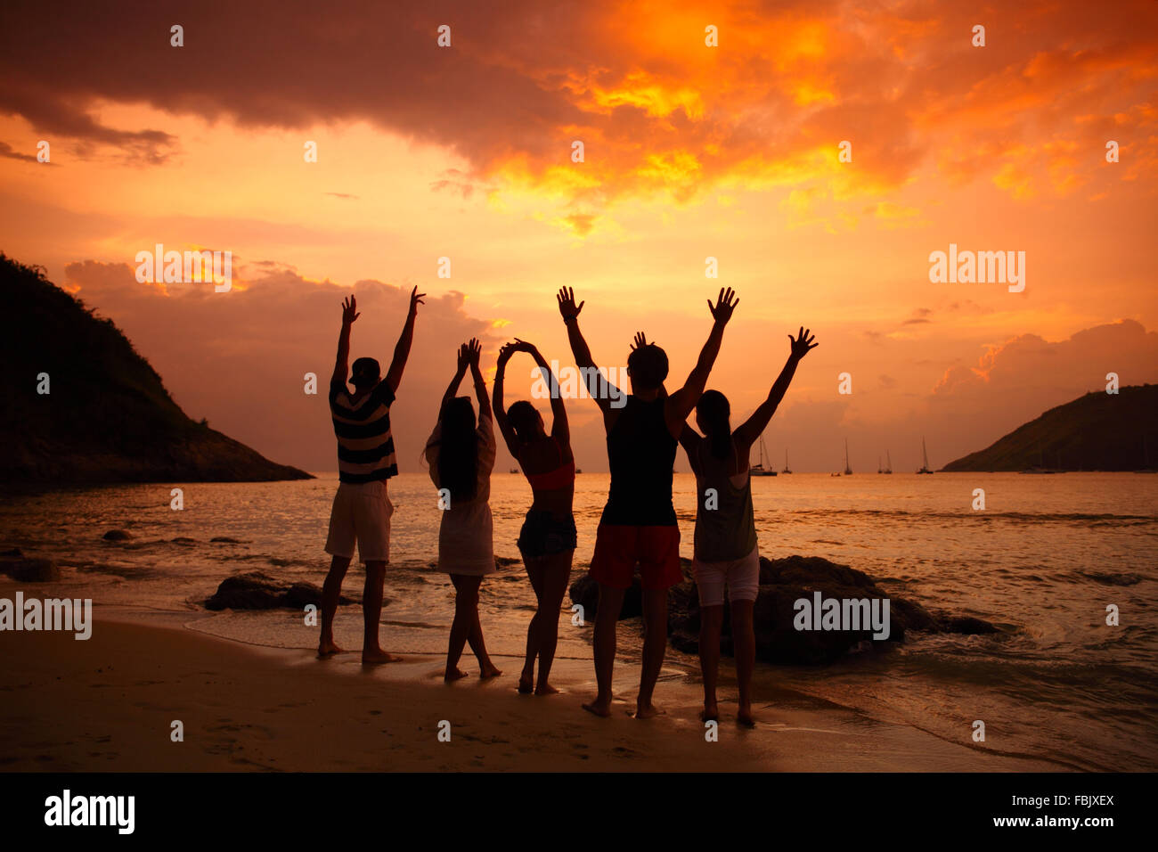Young people partying on vacation hi-res stock photography and images ...
