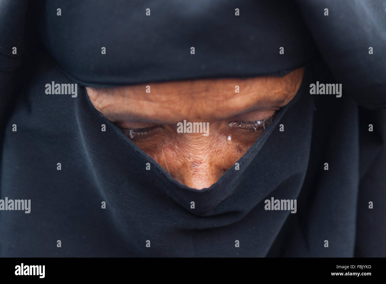 DHAKA, BANGLADESH 10th January 2016: A Bangladeshi Muslim devotee ...