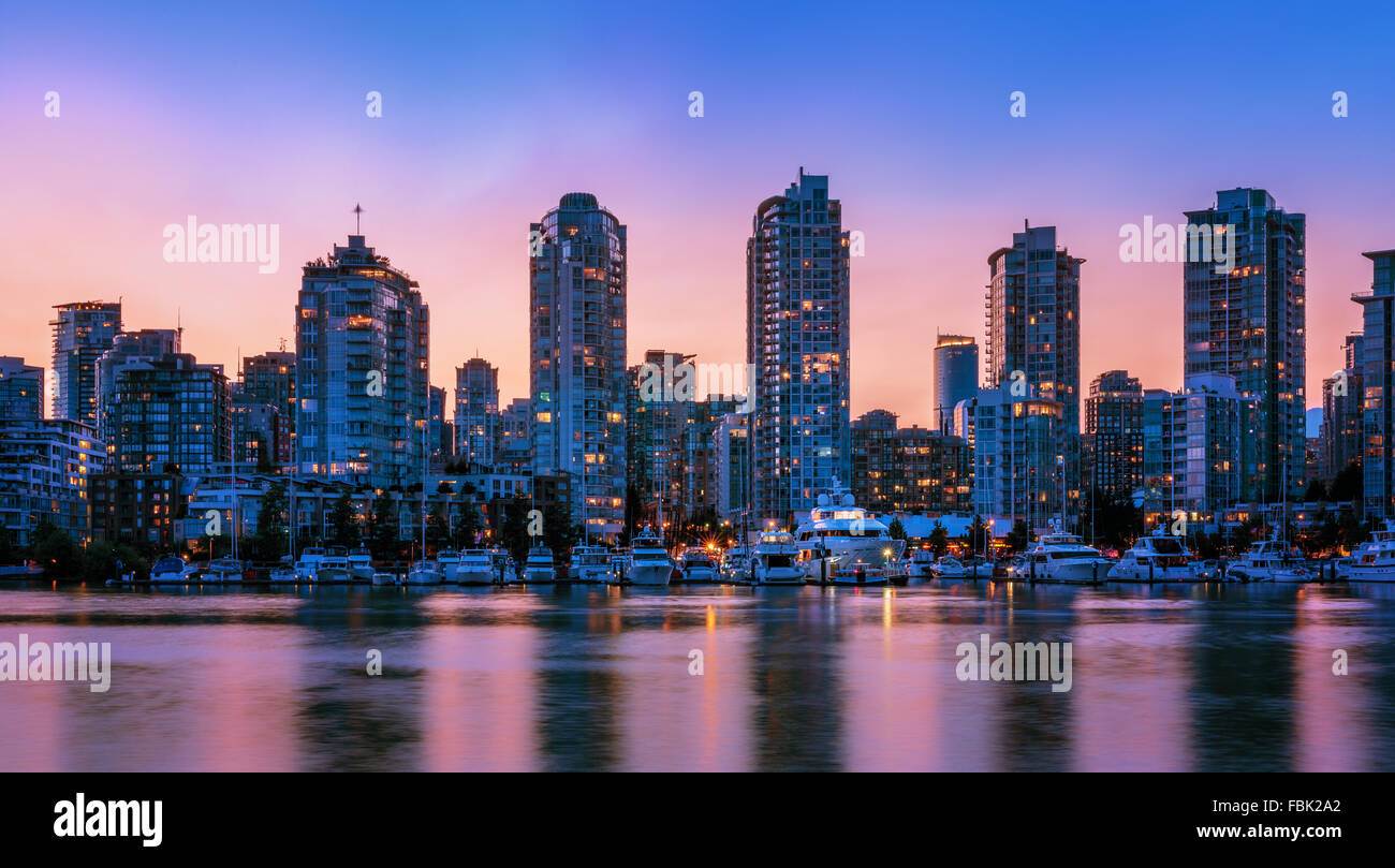 Vancouver waterfront skyscraper hi-res stock photography and images - Alamy