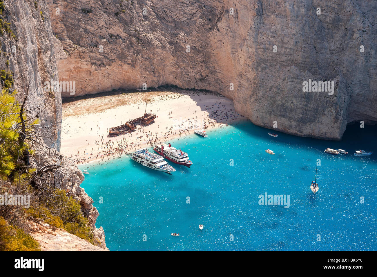 Crowded Navagio Beach on Zakynthos seen from the cliff Stock Photo - Alamy