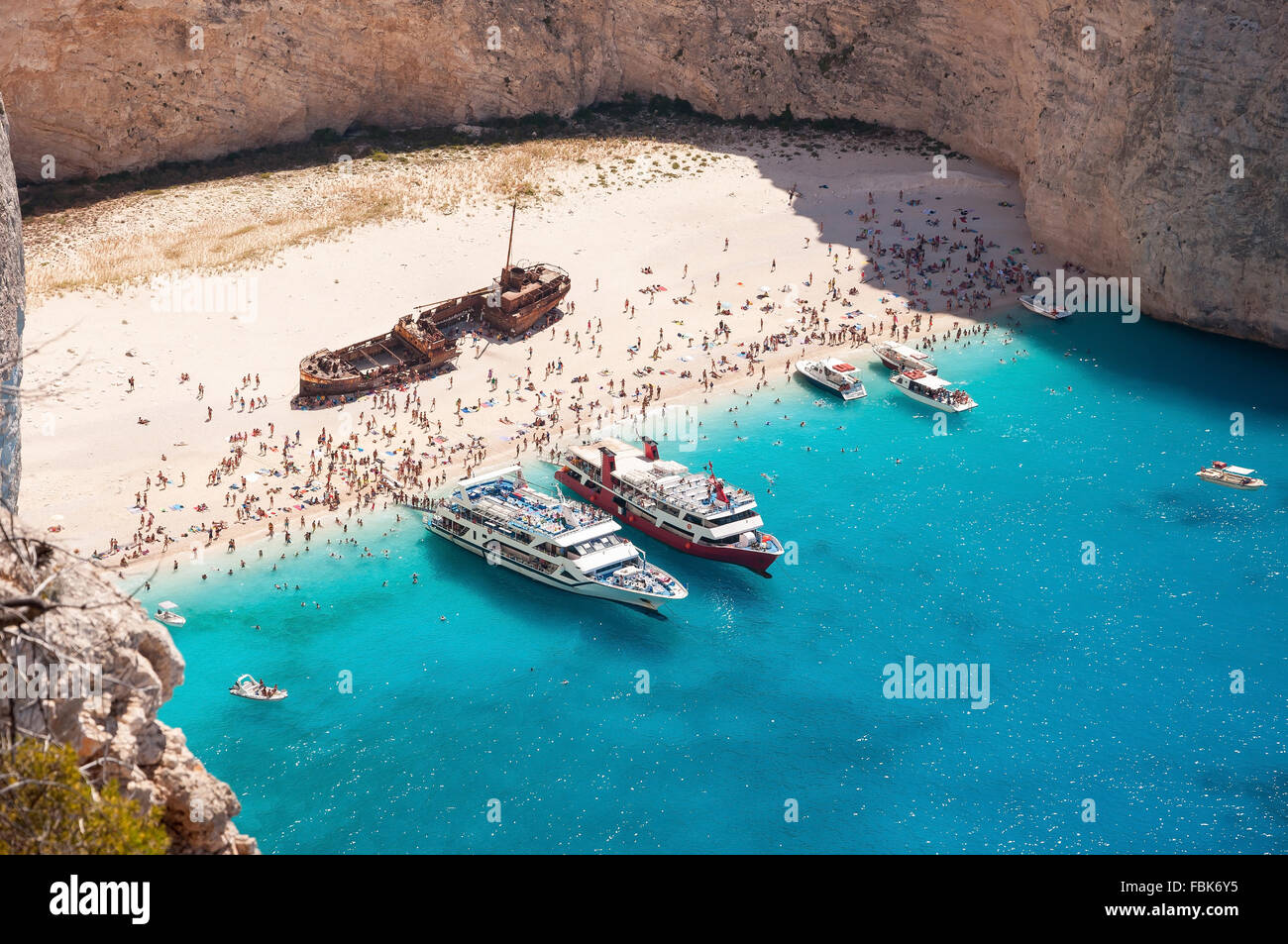 Crowded beach greece hi-res stock photography and images - Alamy