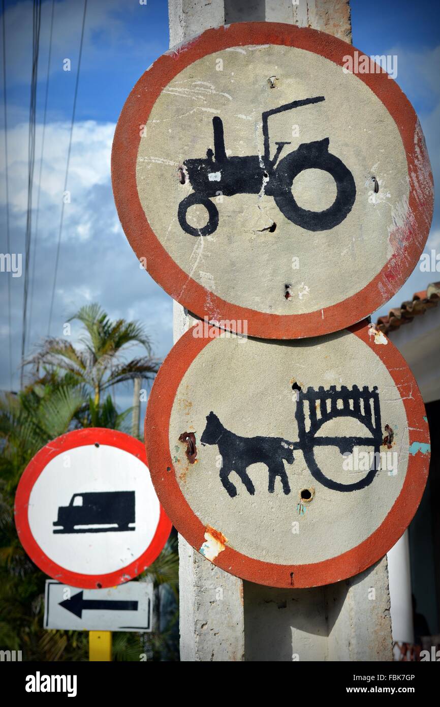 Rural signs hi-res stock photography and images - Alamy