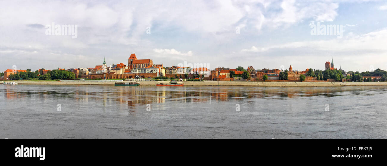 Panoramic skyline view of Torun old town reflected in Vistula river ...